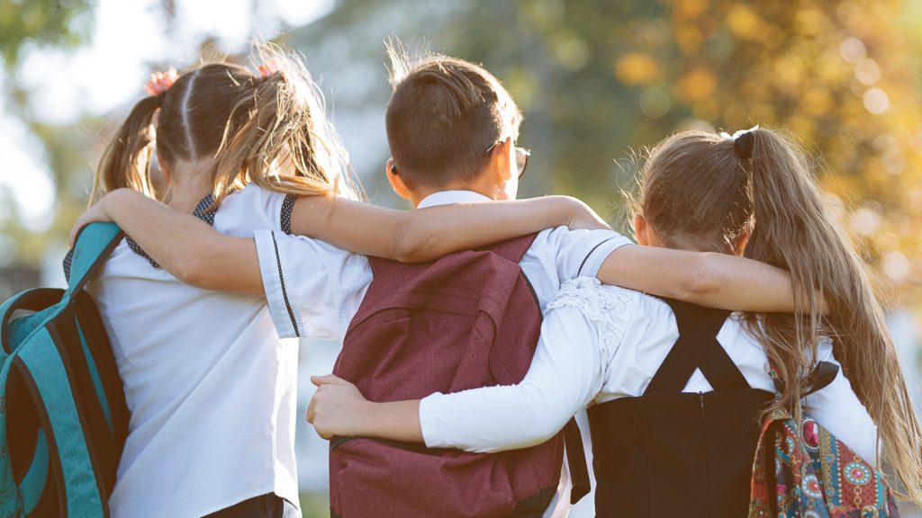 How to help your child make good friends - Academe Time